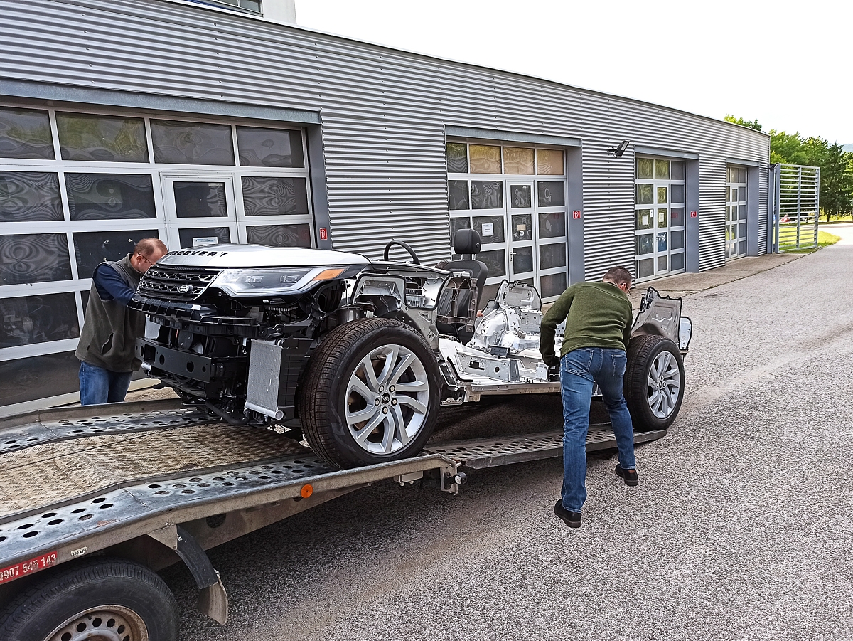 Nitrianska automobilka darovala Technickej fakulte modely vozidiel ... Nitrianska automobilka darovala Technickej fakulte modely vozidiel ...